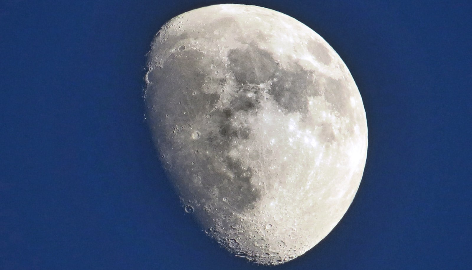 Moon's extinct magnetic field lasted surprisingly long - Futurity