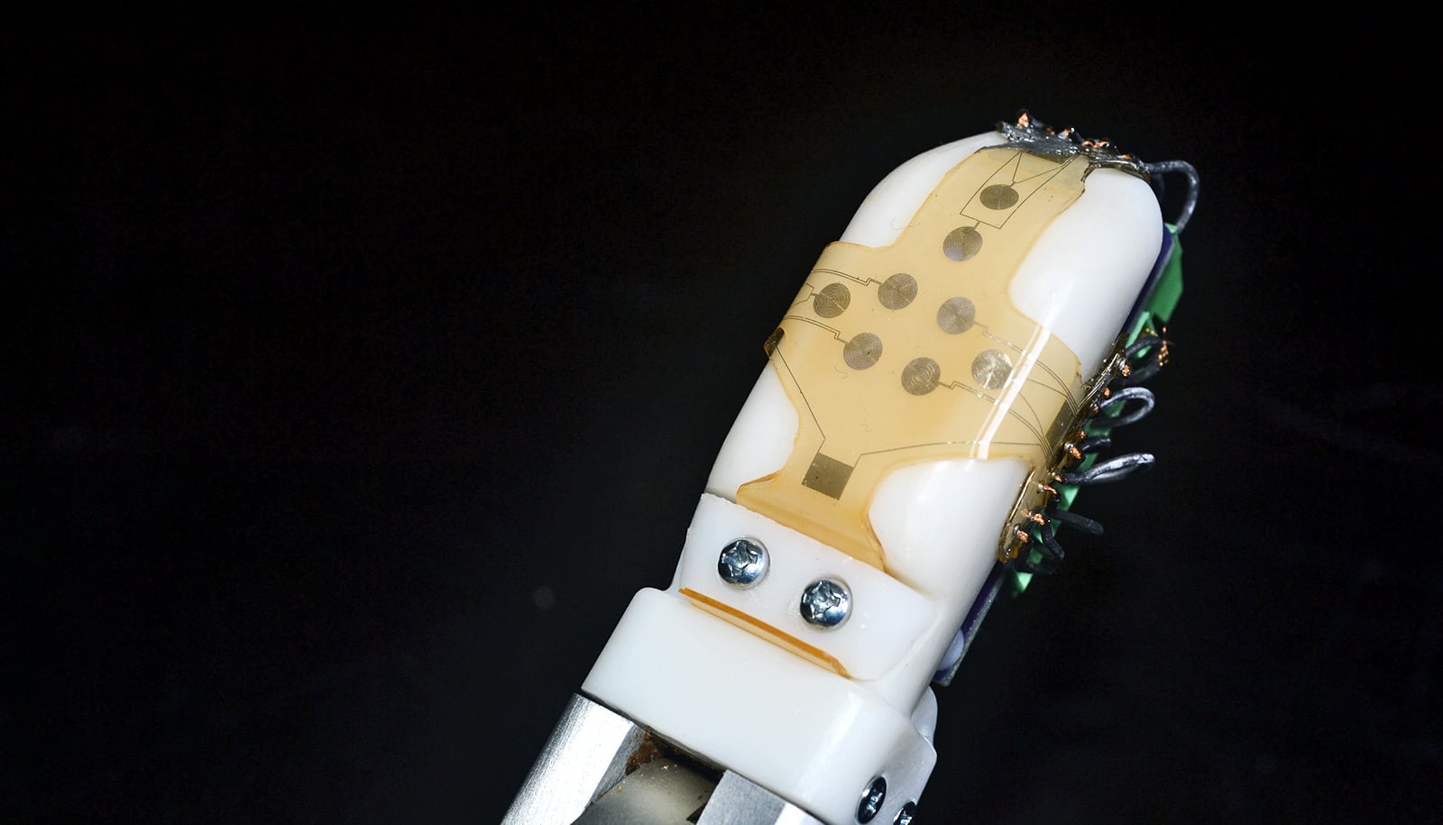 'Skin' sensor gives robots better sense of touch - Futurity