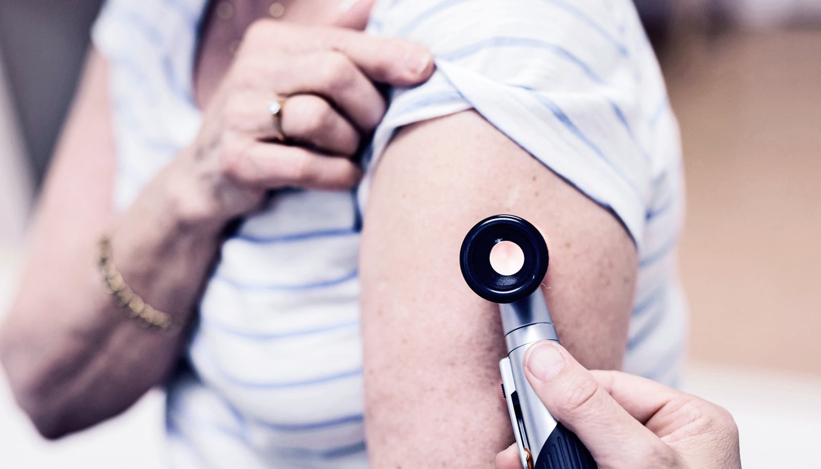 doctor-checking-skin2_1600 - Futurity