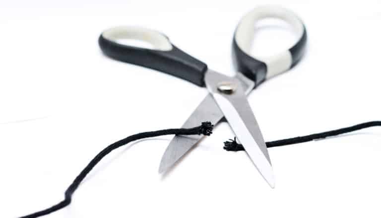 scissors-cutting-string2_1600 - Futurity