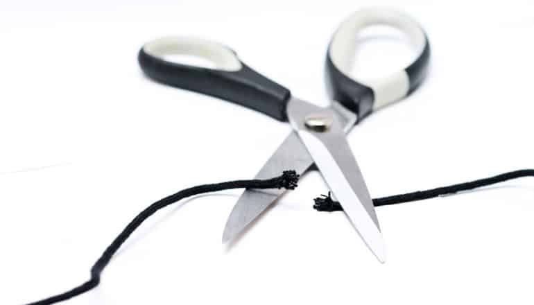 scissors-cutting-string2_1600 - Futurity