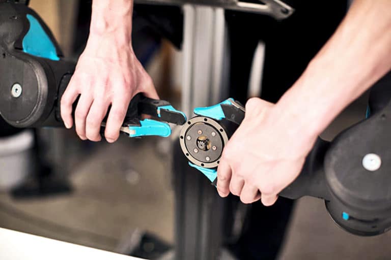 These robot arms can fold laundry - Futurity