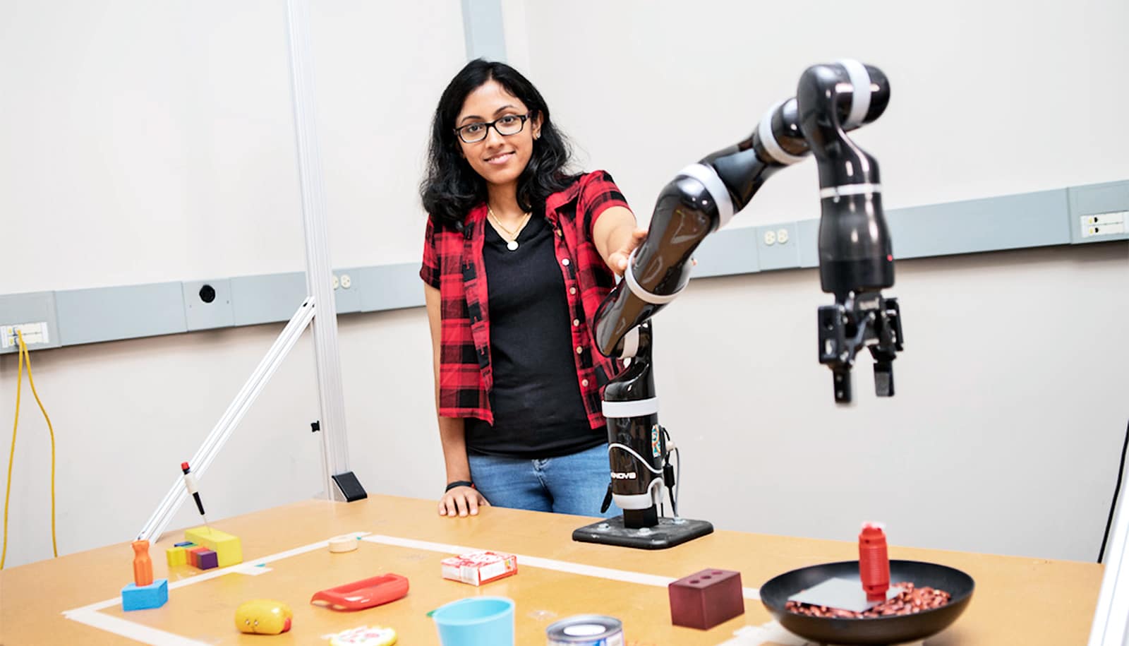 Chimps that use tools for complex tasks pass those skills on - Futurity