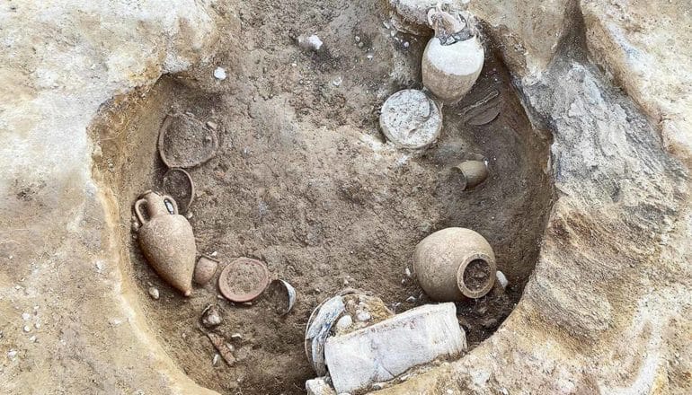 Burial site reveals how Etruscan identity survived Roman conquest Burial site reveals how Etruscan identity survived Roman conquest