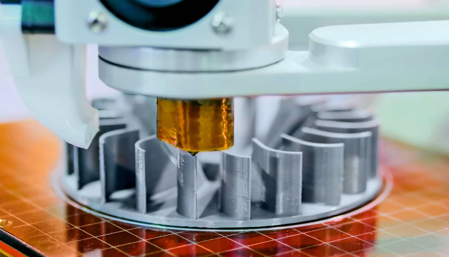 3D manufacturing printer during work - Futurity