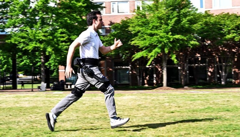 AI-trained exoskeleton saves users energy