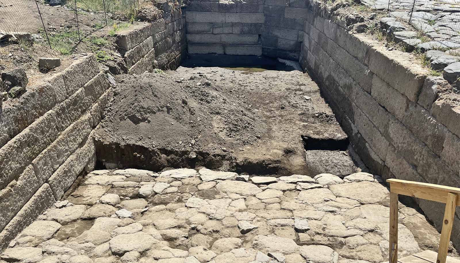 Team digs up ancient Roman water basin - Futurity